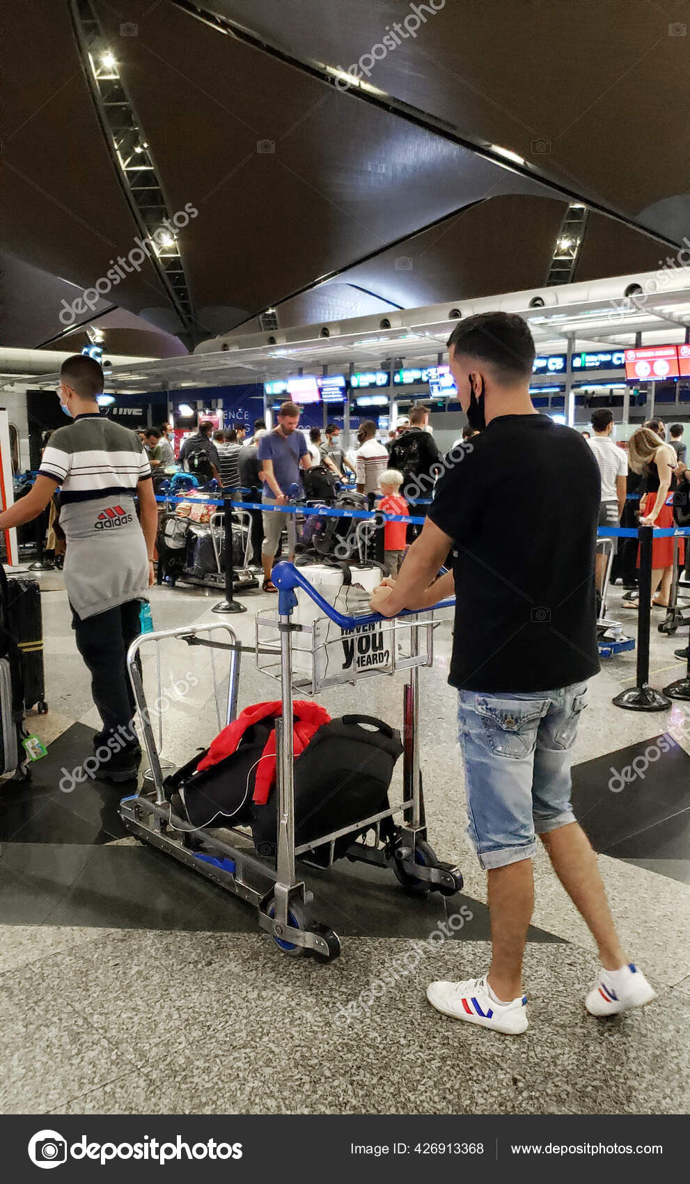 Queue Passengers Check Ticket Granting Counter Airport Terminal Kuala ...