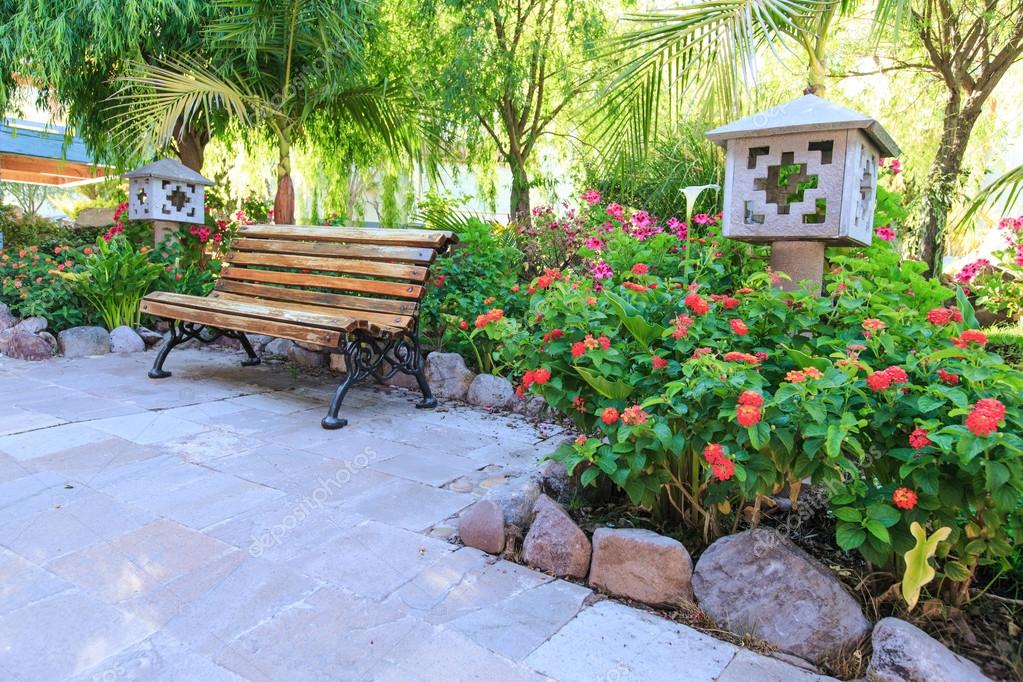 Beautiful Garden landscape — Stock Photo © Pakhnyushchyy #95565390