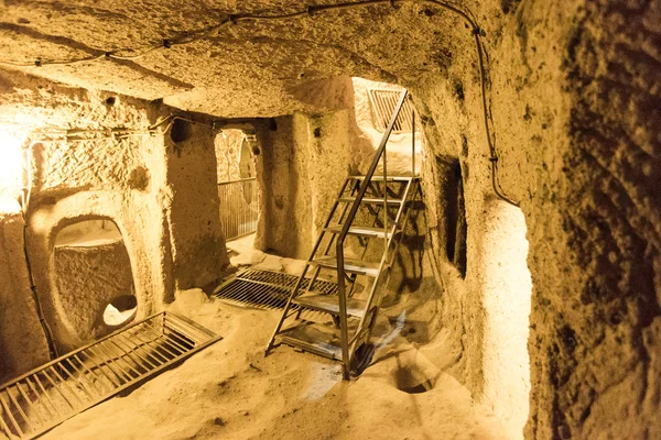 Inside view of Kukulkan Pyramid — Stock Photo © Pakhnyushchyy #96364844