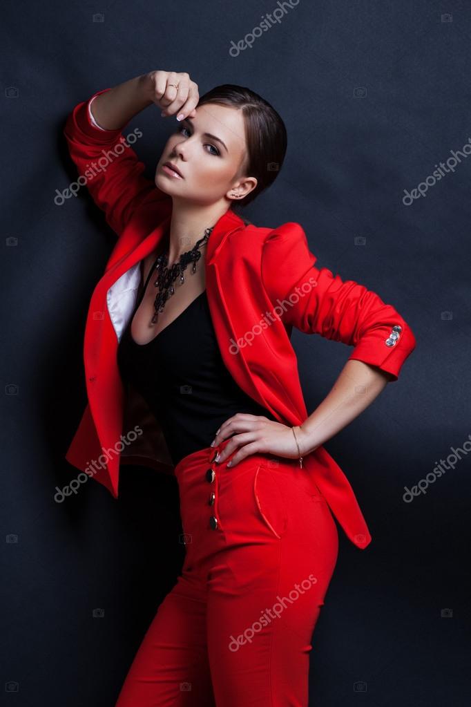 hermosa joven retro pinup mujer comer dulce pastel comida aislado o 2024