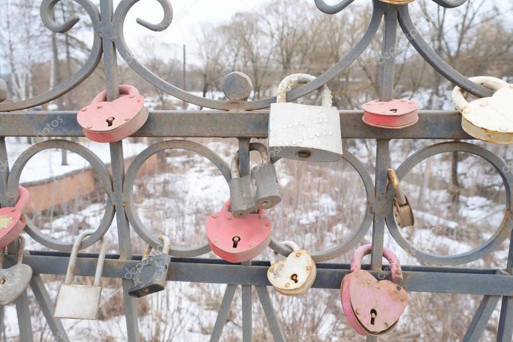 Wedding castles on the fence – Stock Editorial Photo © uatp12 #66768831