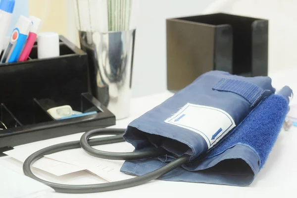 Tonometer table Stock Photos, Royalty Free Tonometer table Images ...