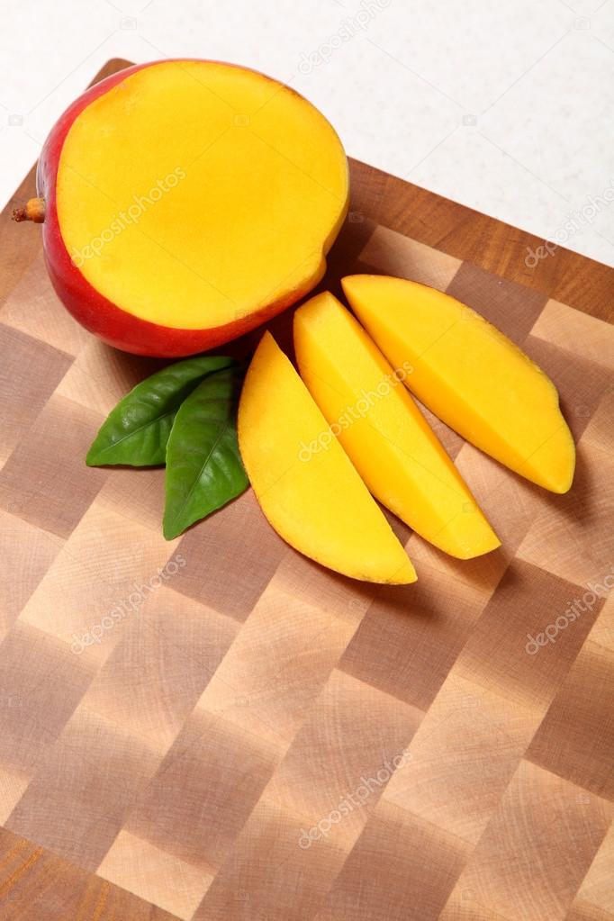 Mango cutting — Stock Photo © sveter #76019173
