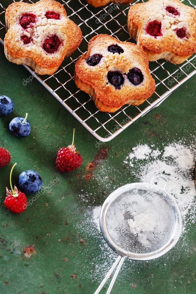 Berry financier cakes — Stock Photo © Shebeko #79943598