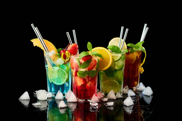 Tragos largos fotos de stock, imágenes de Tragos largos sin royalties ...