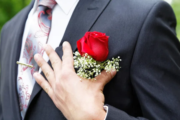 Groom red rose buttonhole wedding — Stock Photo © eelnosiva #23621947