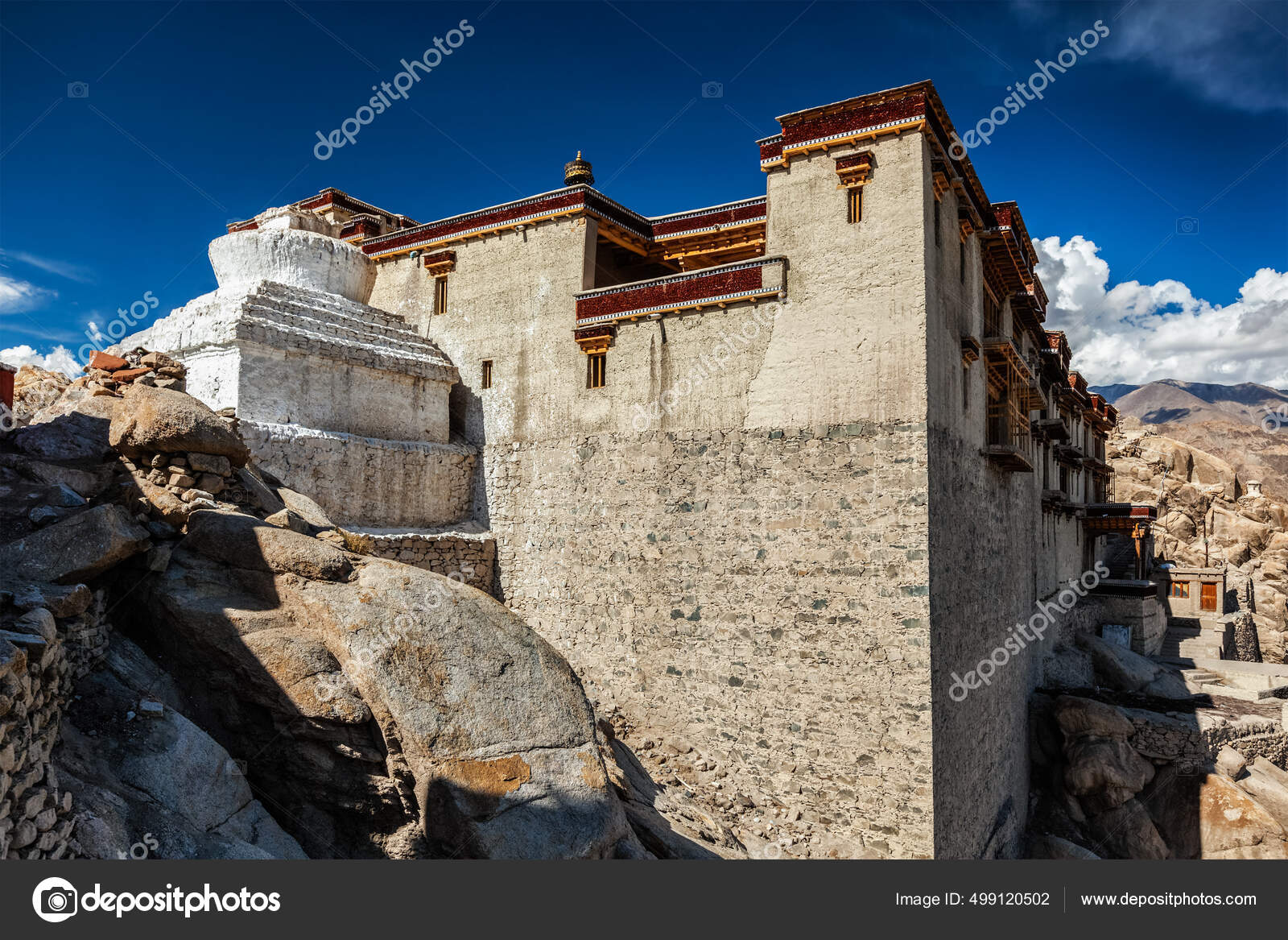 Palacio Shey y corten encalado. Ladakh, India — Foto de stock ...