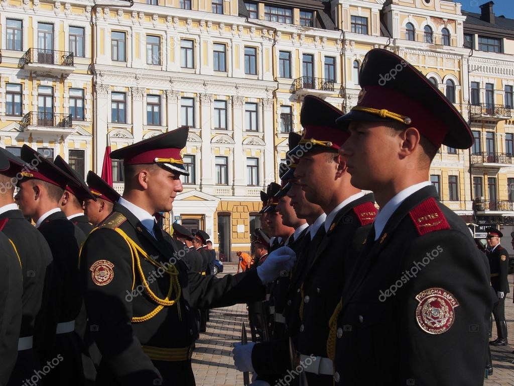 Ceremonia oficial de izamiento de la bandera en honor al Día de la ... Ceremonia oficial de izamiento de la bandera en honor al Día de la ...
