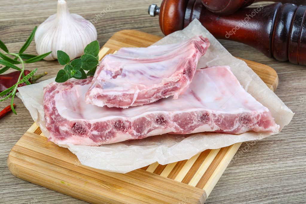 Raw pork ribs Stock Photo by ©AndreySt 100975642