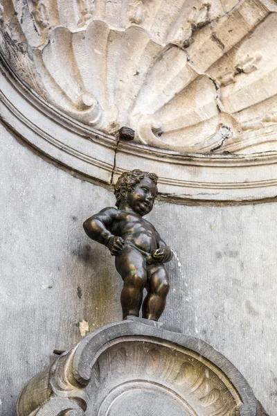 Manneken Pis statue in Brussels – Stock Editorial Photo © artjazz #25266709
