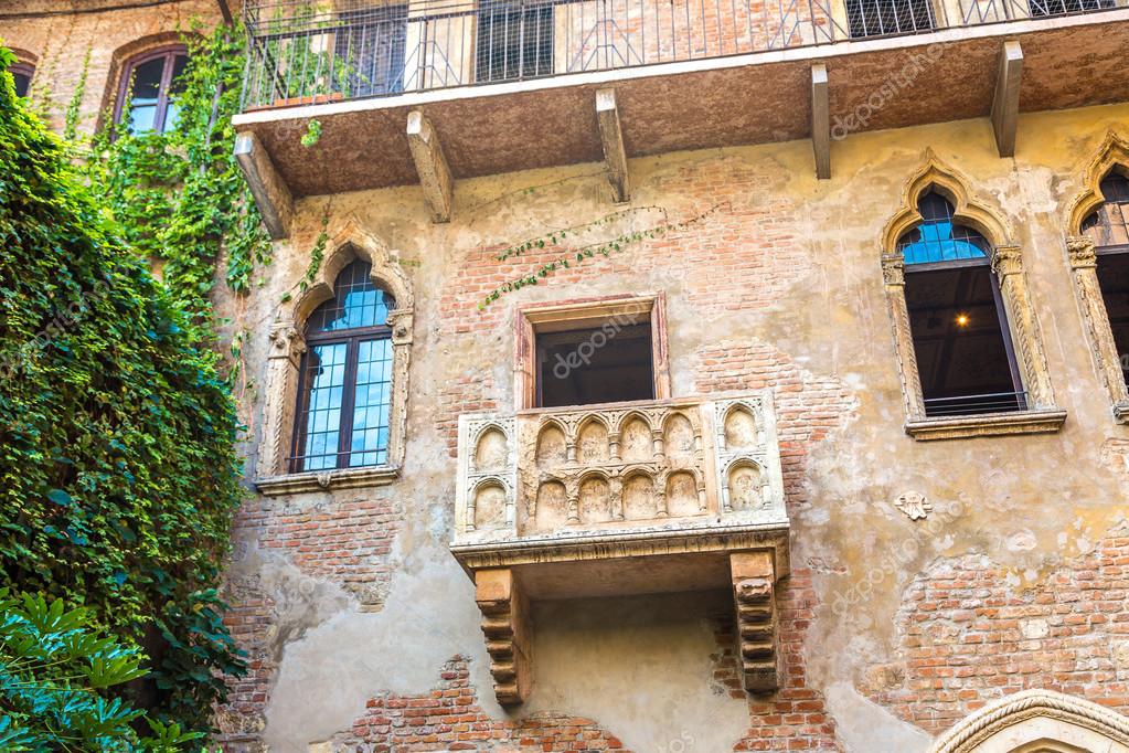 Balcone di Romeo e Giulietta a Verona — Foto Stock © bloodua #99776432