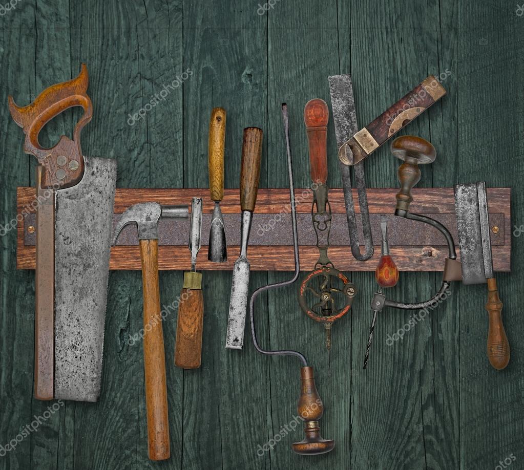 herramientas de carpinter a vintage en una pared 2024