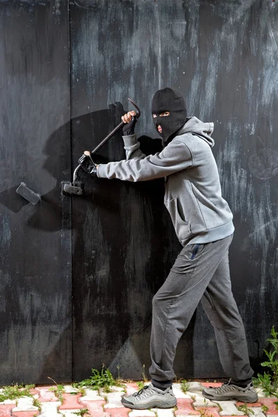 Breaking open Stock Photos, Royalty Free Breaking open Images ...