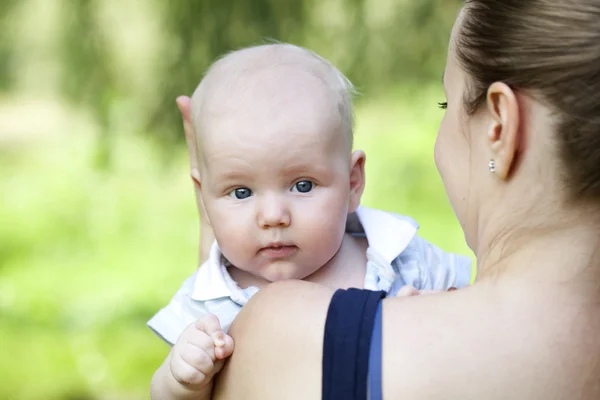 3 mois bébé images libres de droit, photos de 3 mois bébé | Depositphotos