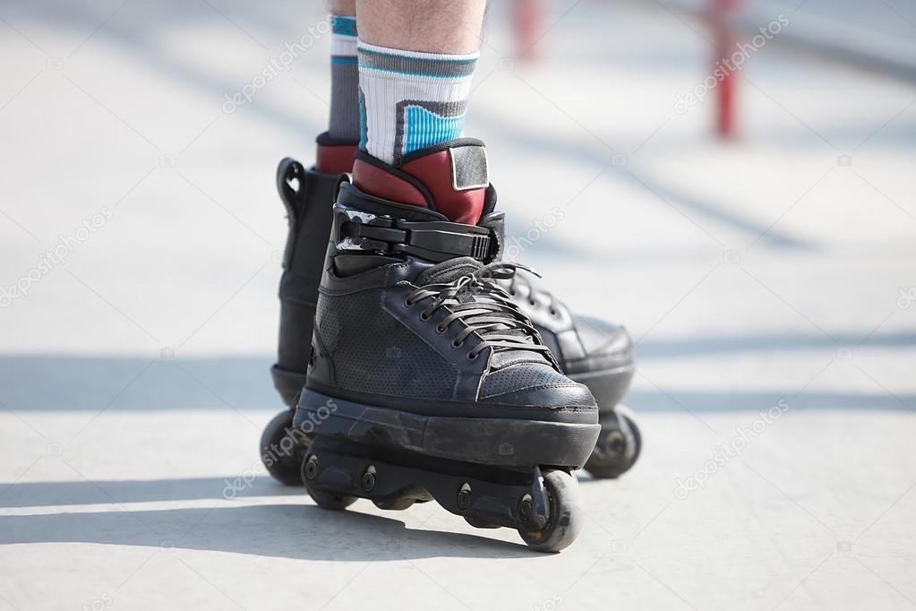 Feet of aggressive inline rollerblader on outdoor skatepark Stock Photo ...