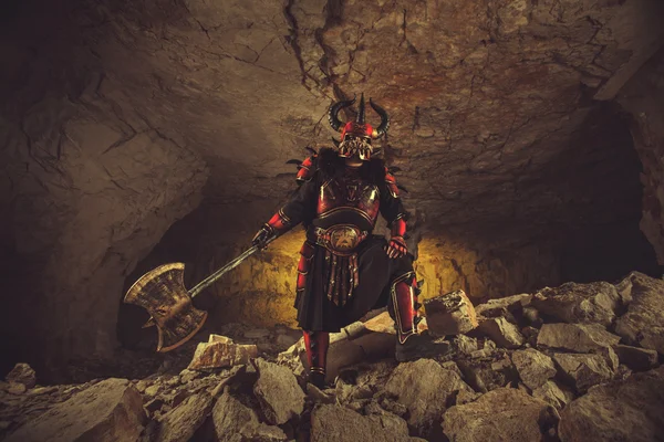 Attack of powerful knight in heavy armor on the dungeon backgrou Stock ...