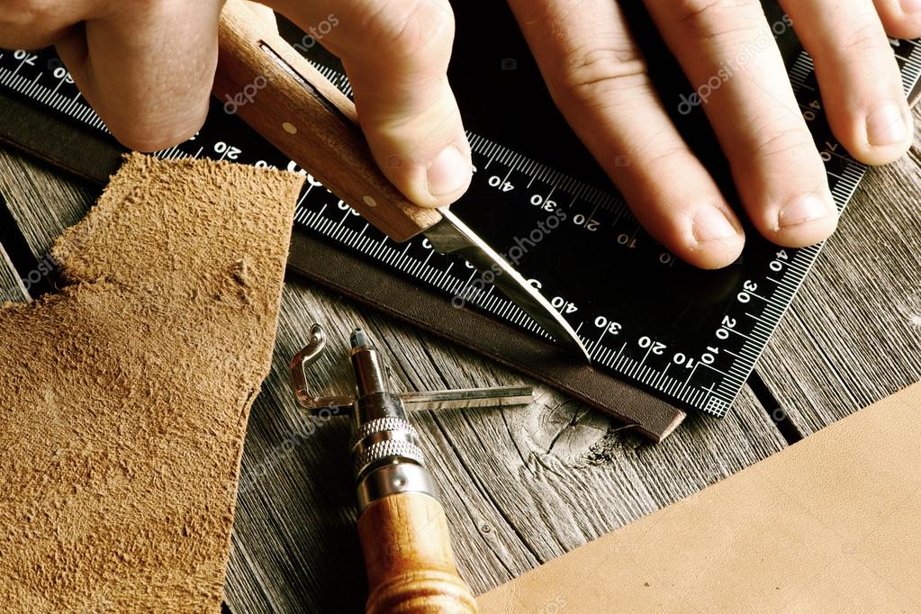 Manos trabajando con herramientas — Foto de stock #67577025 © haveseen