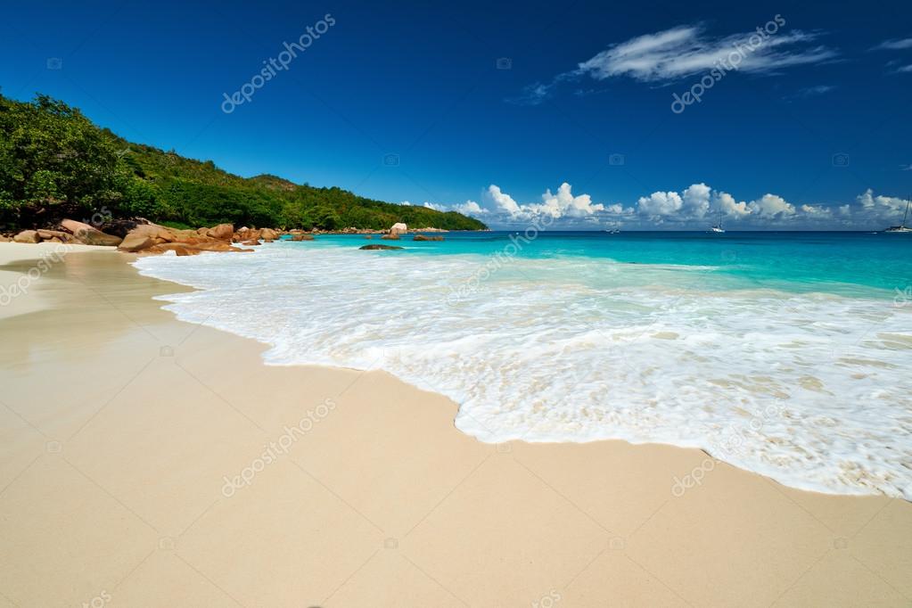 Beautiful beach at Seychelles Stock Photo by ©haveseen 70284561