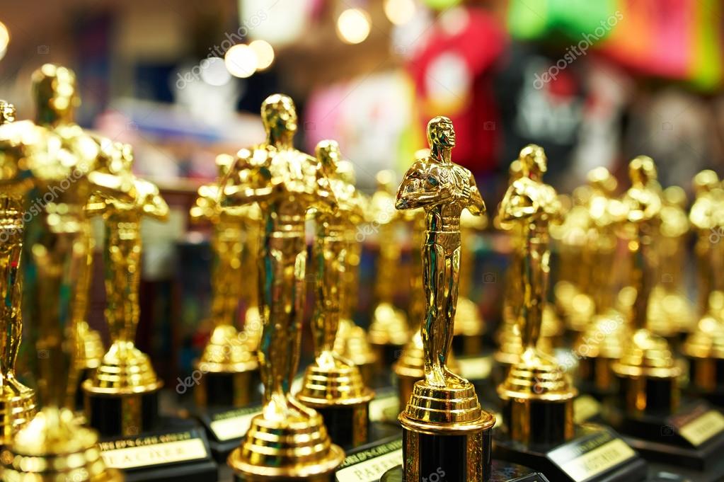 Oscar statues souvenirs at a gift shop – Stock Editorial Photo ...