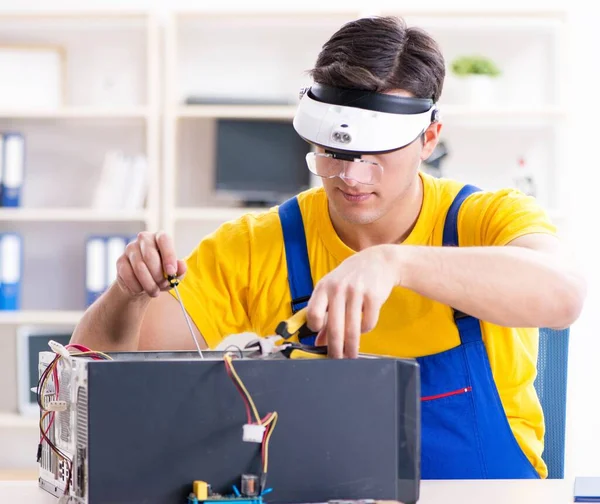 Computer repair students Stock Photos, Royalty Free Computer repair ...