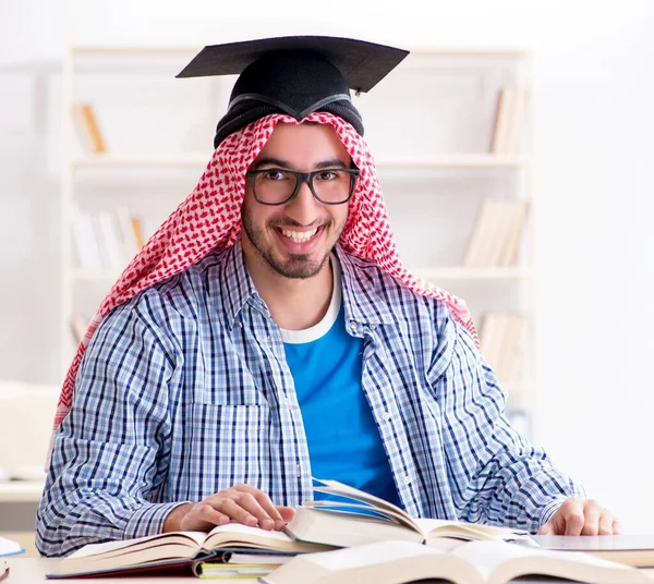 Saudi student Stock Photos, Royalty Free Saudi student Images ...