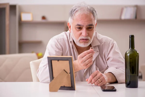 Widower Stock Photos, Royalty Free Widower Images | Depositphotos