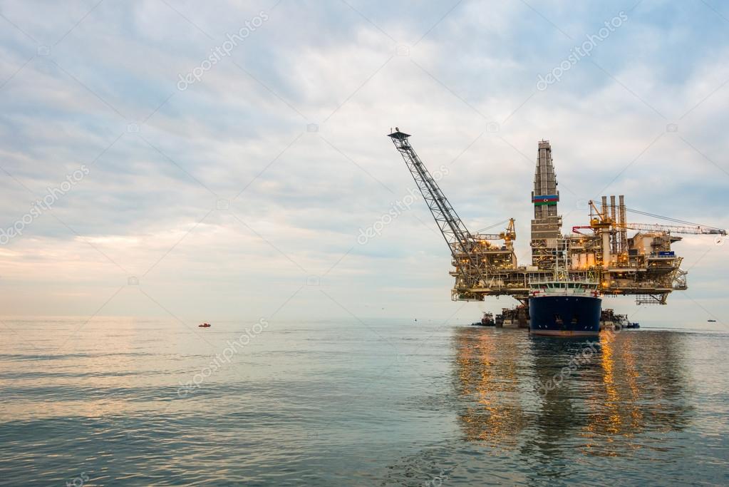 Oil rig platform — Stock Photo © Elnur_ #58255169
