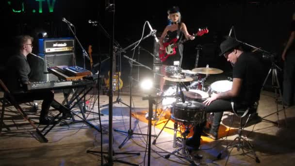 Leopard Bonapard Band members rehearsing in studio — Stock Video © Paha ...