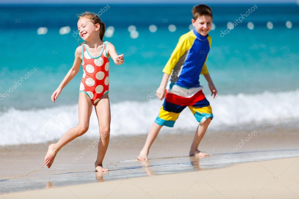 Kids having fun at beach — Stock Photo © shalamov #113879978