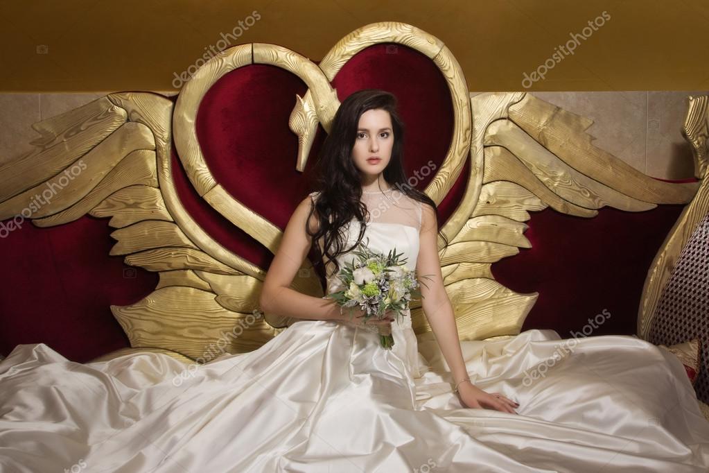 Gorgeous young bride at interior — Stock Photo © Demian #102550858