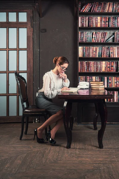 Woman reading desk Stock Photos, Royalty Free Woman reading desk Images ...