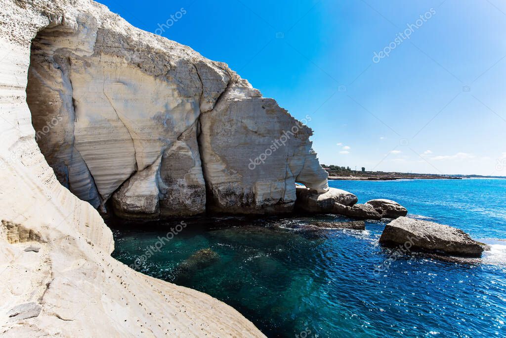 El color magnífico del agua de mar - de turquesa hasta azul oscuro ...