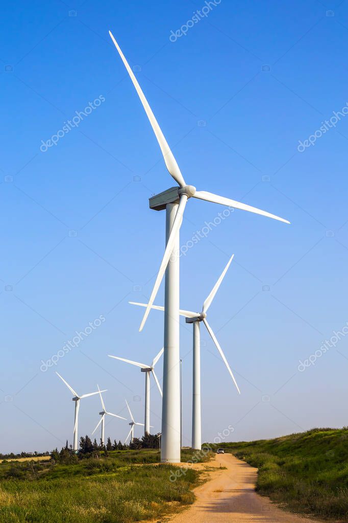 Molinos de viento modernos. Generador de viento - parque eólico en el ...
