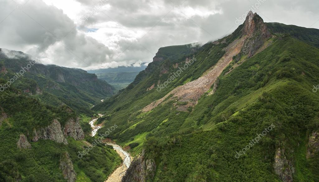 R o Geysernaya en Valle de los G iseres. Reserva Natural Kronotsky en la Pen nsula de Kamchatka ...