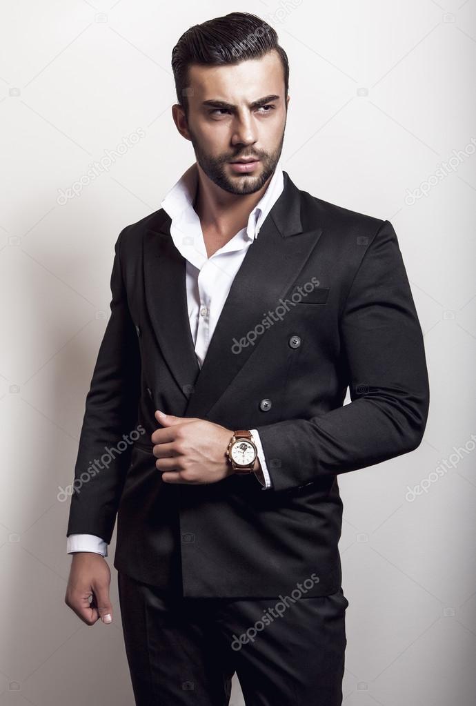 Elegant handsome man in classic costume — Stock Photo © innervision ...