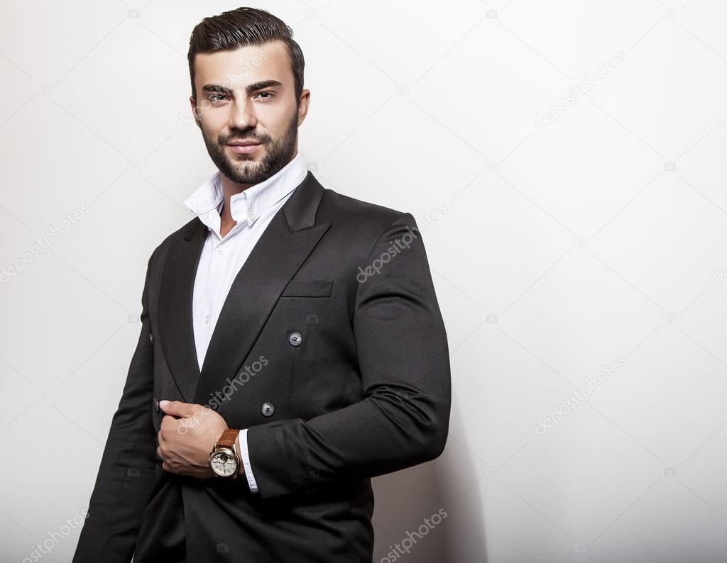 Elegant handsome man in classic costume — Stock Photo © innervision ...
