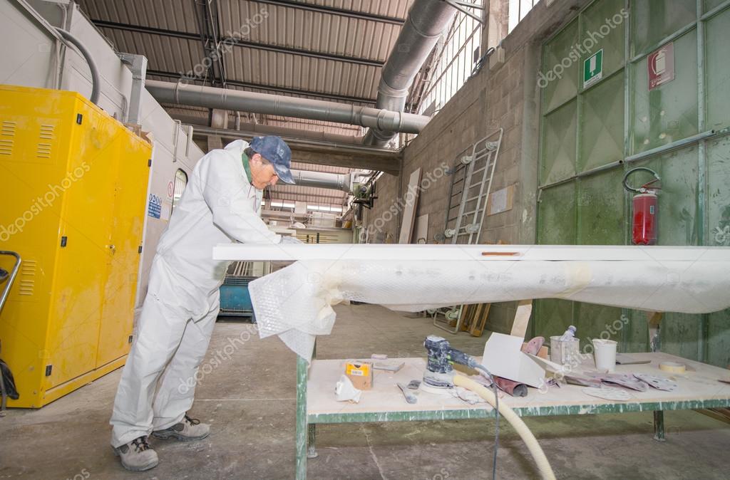 Proceso de fabricaci n de carpinter a con madera en el centro de mecanizado 2024