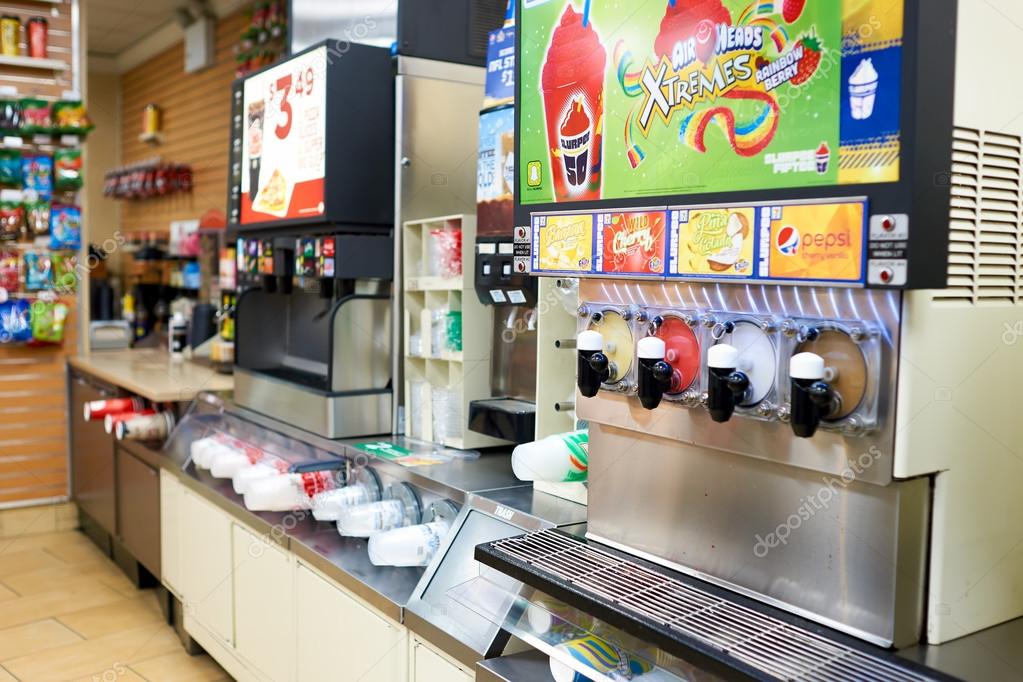 7-Eleven shop – Stock Editorial Photo © teamtime #124865906