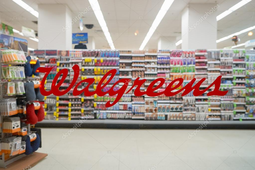 Walgreens store in the nighttime — Stock Editorial Photo © teamtime ...