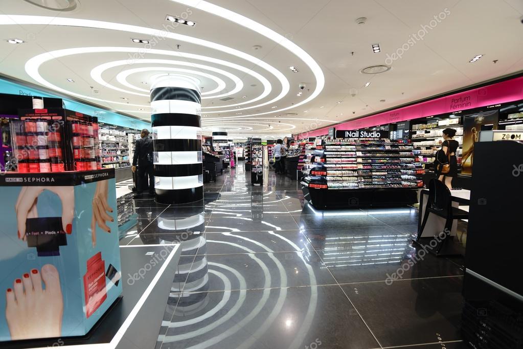 Perfume shopping center in Paris – Stock Editorial Photo © teamtime ...