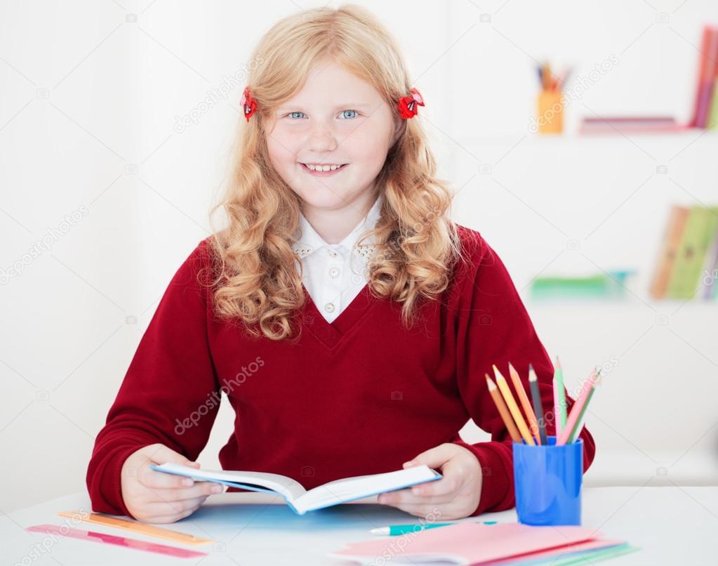 Little student girl studying and reading book — Stock Photo ... Little student girl studying and reading book — Stock Photo ...
