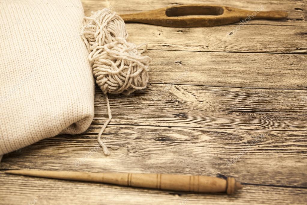 Excellent mocap two old wooden spindle with a ball of wool thread for ...