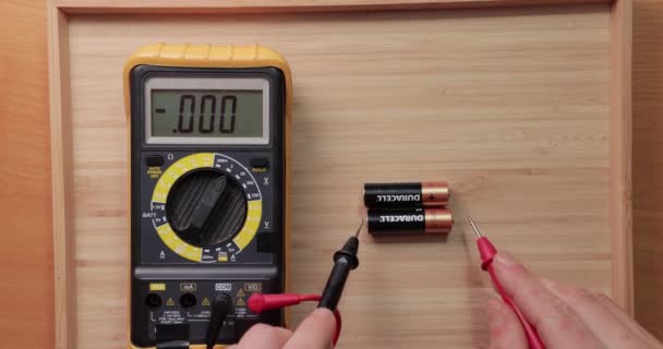 AA battery cells voltage checking — Stock Video © Gudella #548559346