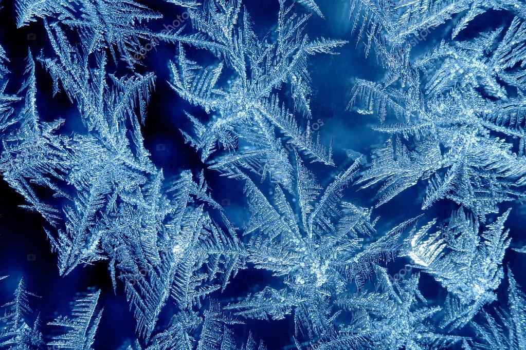 Formación de escarcha en una ventana — Fotos de Stock © Gudella #92236792