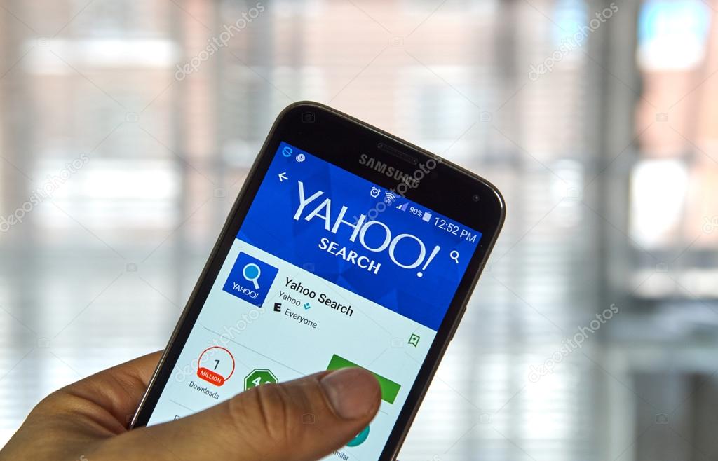 Yahoo Search mobile applications. — Stock Editorial Photo © dennizn #101982962