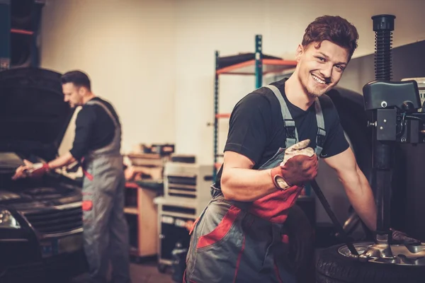 Auto repair Stock Photos, Royalty Free Auto repair Images | Depositphotos