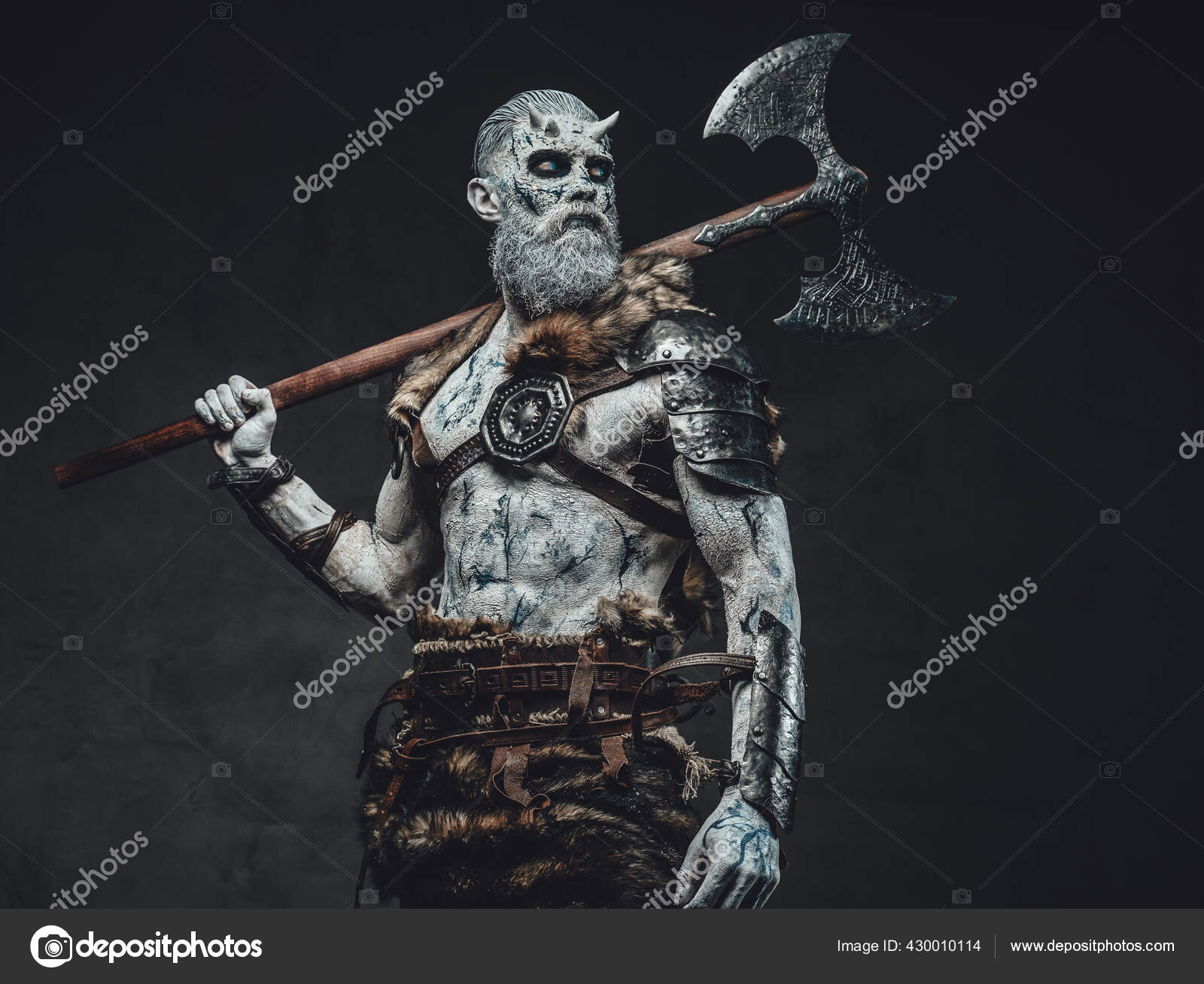 Dead king with hatchet on his shoulder in dark background — Stock Photo ...