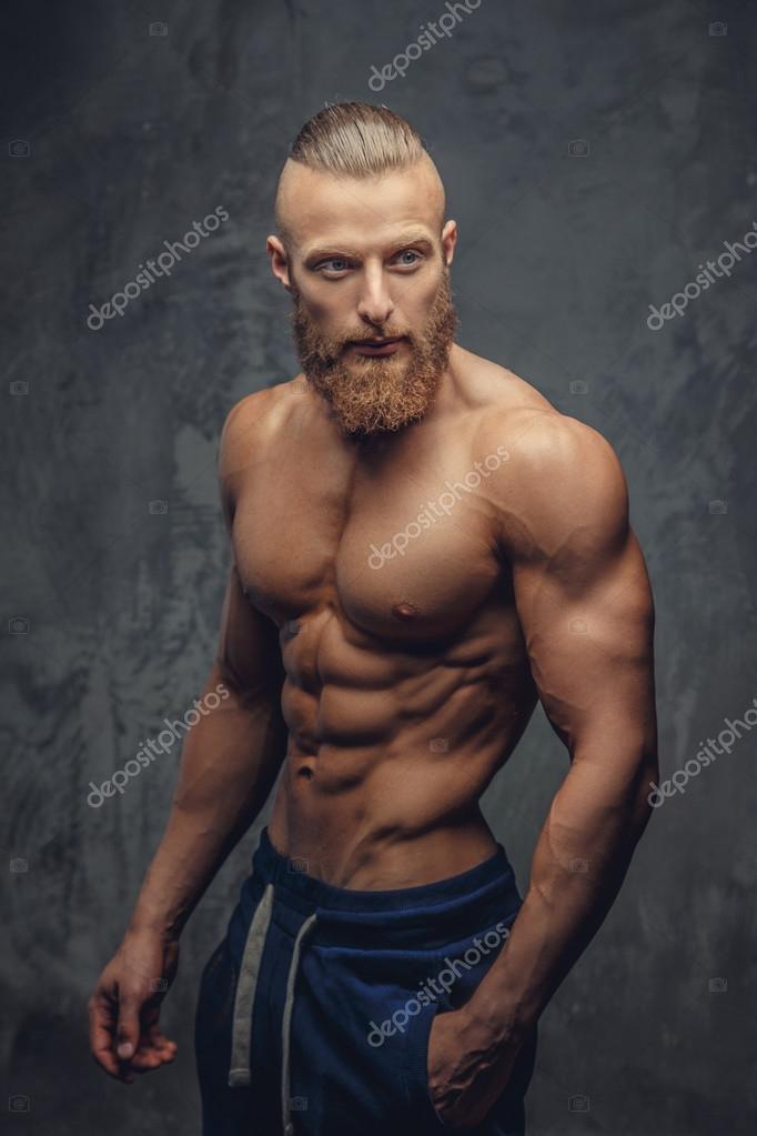 Muscular man with beard showing his great body. — Stock Photo ...