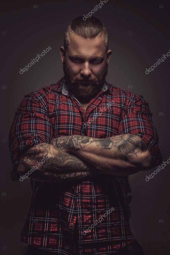 Man with beard and tattoo. — Stock Photo © fxquadro #85018278