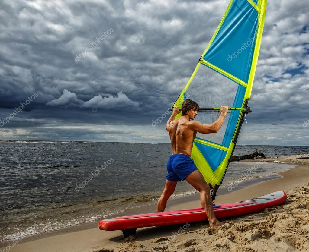 Muscular surfer posing with surfboard. — Stock Photo © fxquadro #86694434